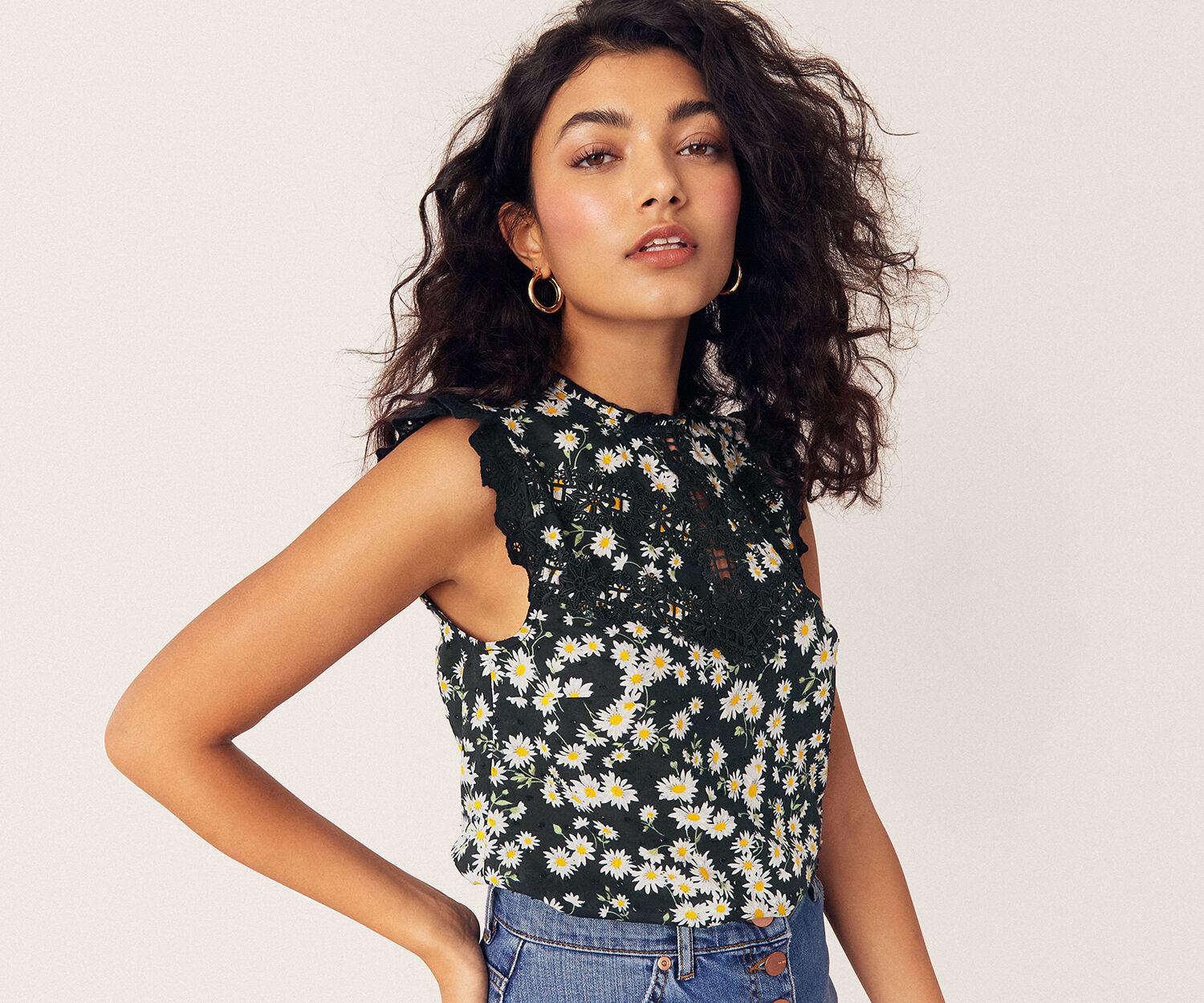 Oasis Daisy Lace Trim Shell Top | LookMazing